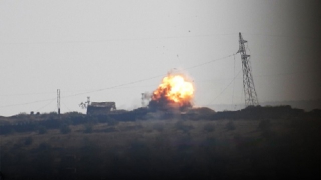 Xe tăng T-72 Syria sống sót trước tên lửa TOW của phiến quân