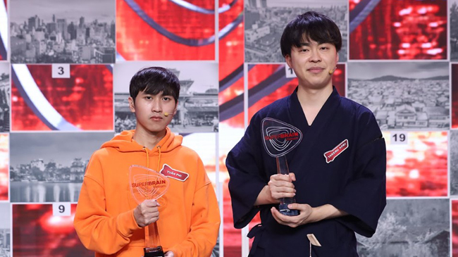 Takeru Aoki thua tâm phục khẩu phục Tuấn Phi tại Siêu trí tuệ Việt Nam